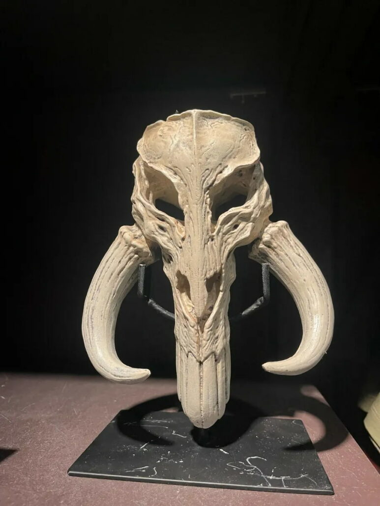 Mandalorian Symbol: the Mythosaur's Legendary Significance
